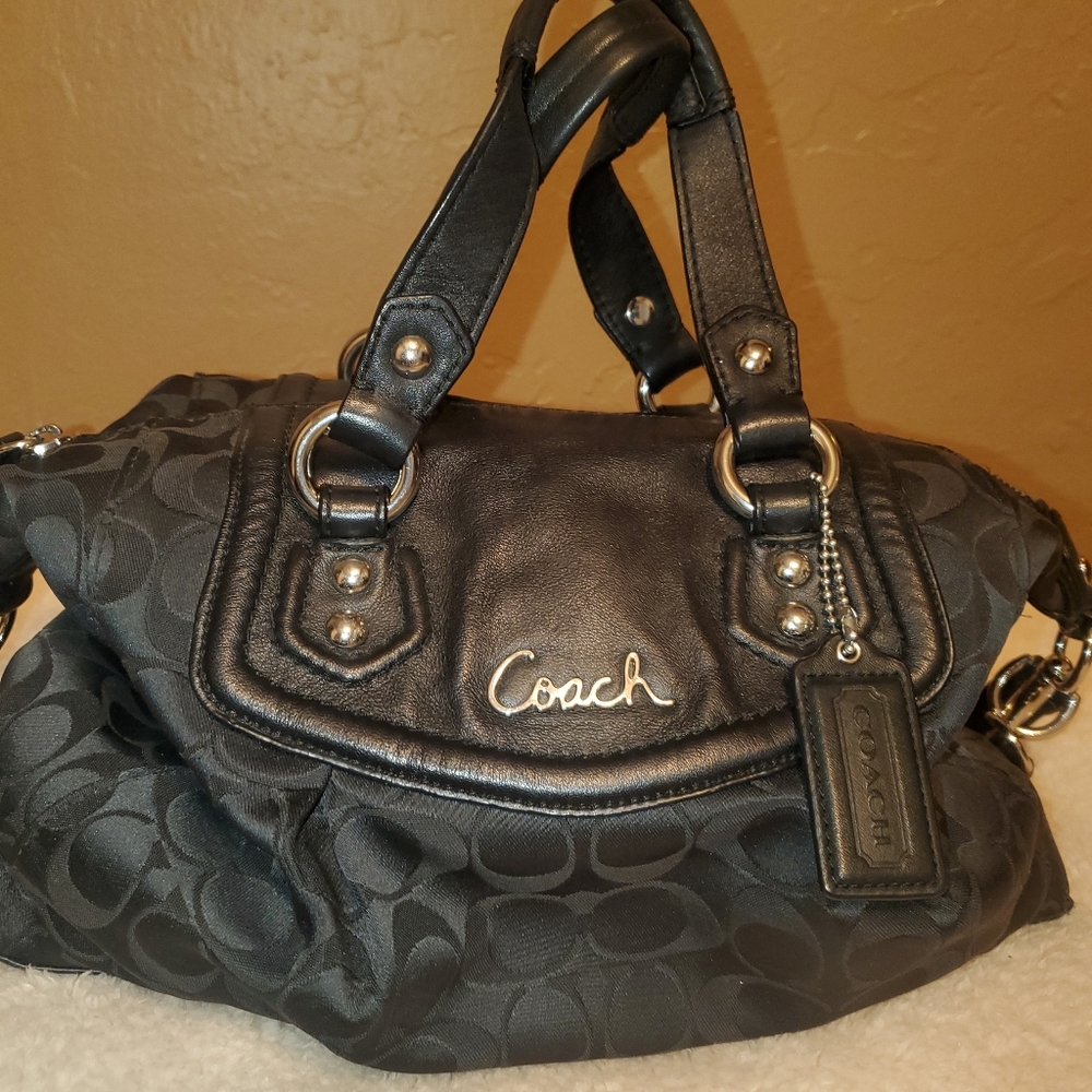 Coach Handbag With Convertible Straps - Gem